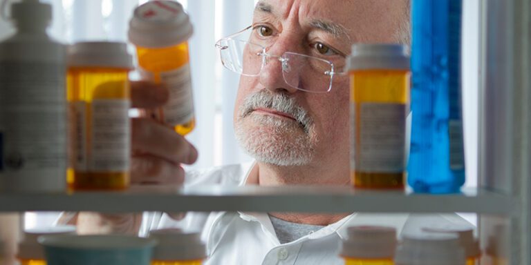 Memory Loss: Is Your Medicine Cabinet to Blame? | Amen Clinics